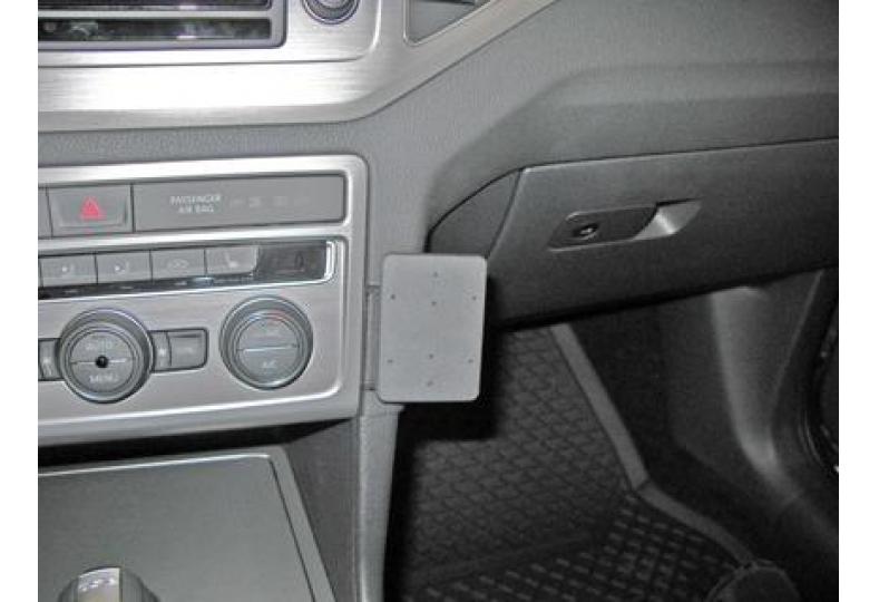 Brodit Proclip Volkswagen Golf Sportsvan 2015- Angled mount
